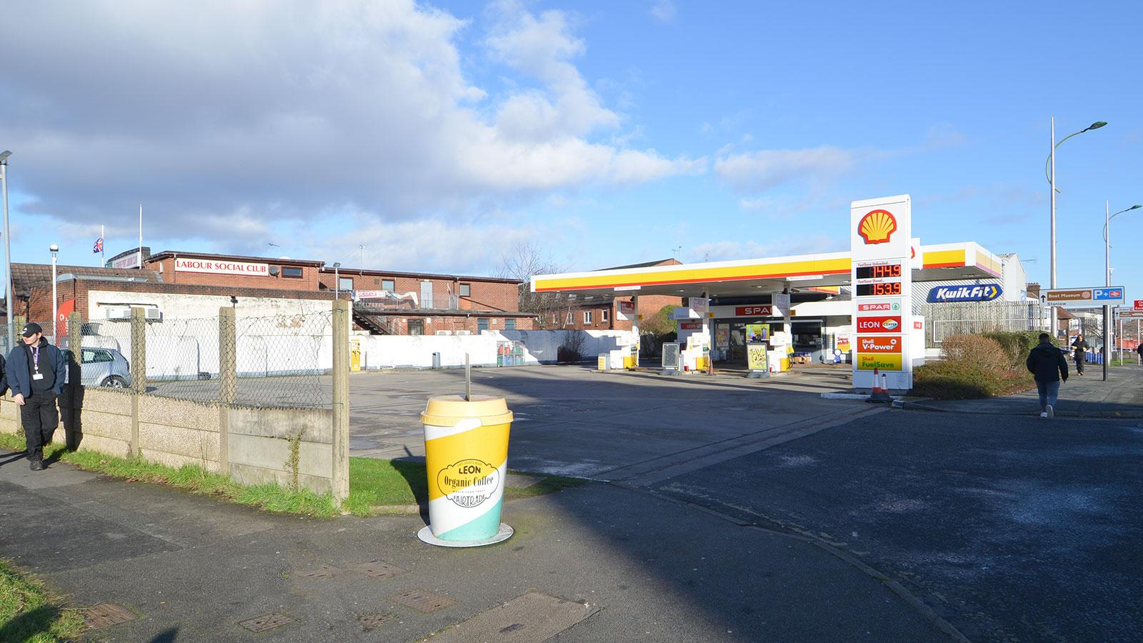 Property Auctions 15/Feb/2024 | Shell Petrol Station, 118 Whitby Road ...