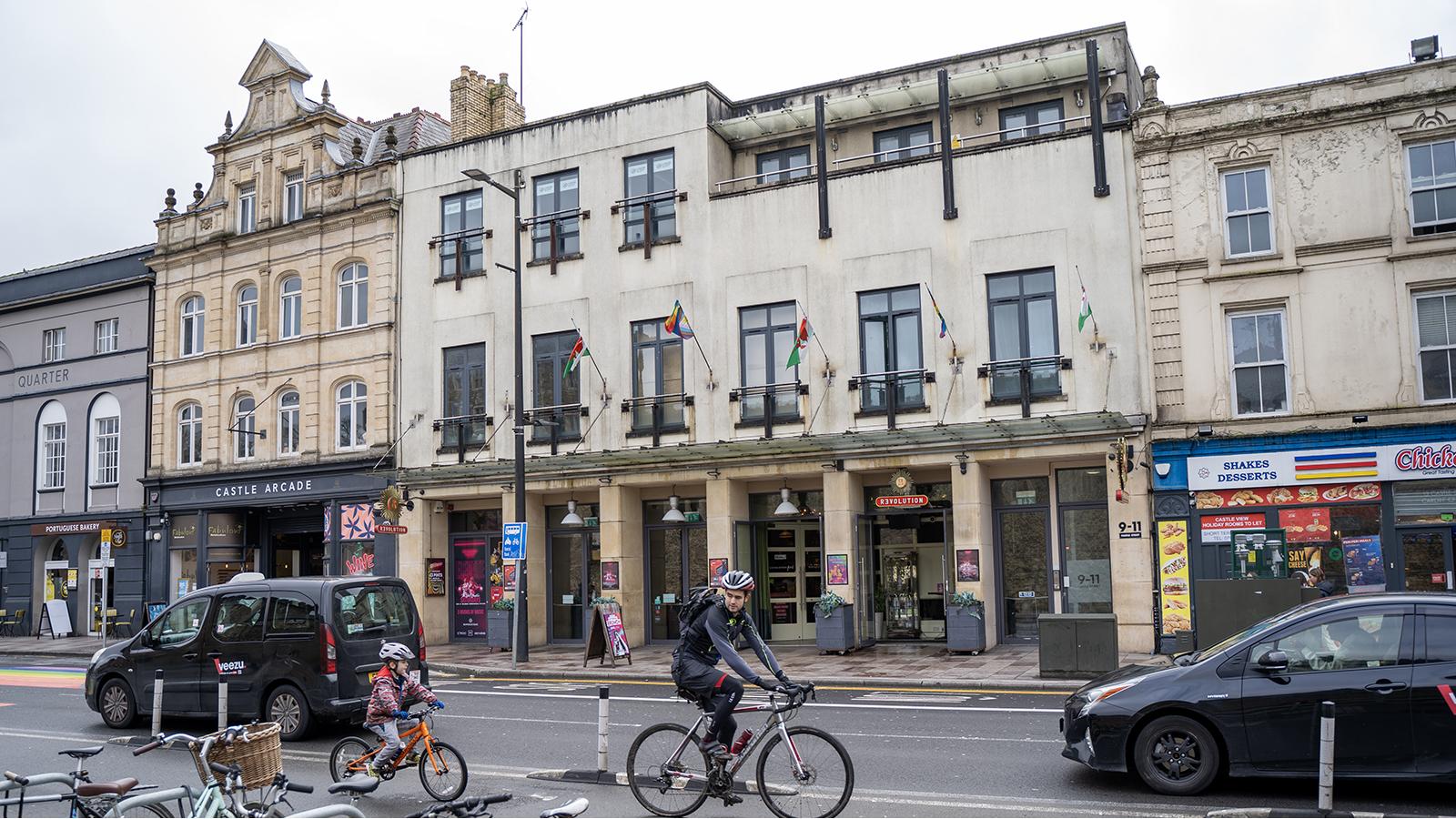 Property Auctions 27/Mar/2024 | Revolution Bar, 9-11 Castle Street ...