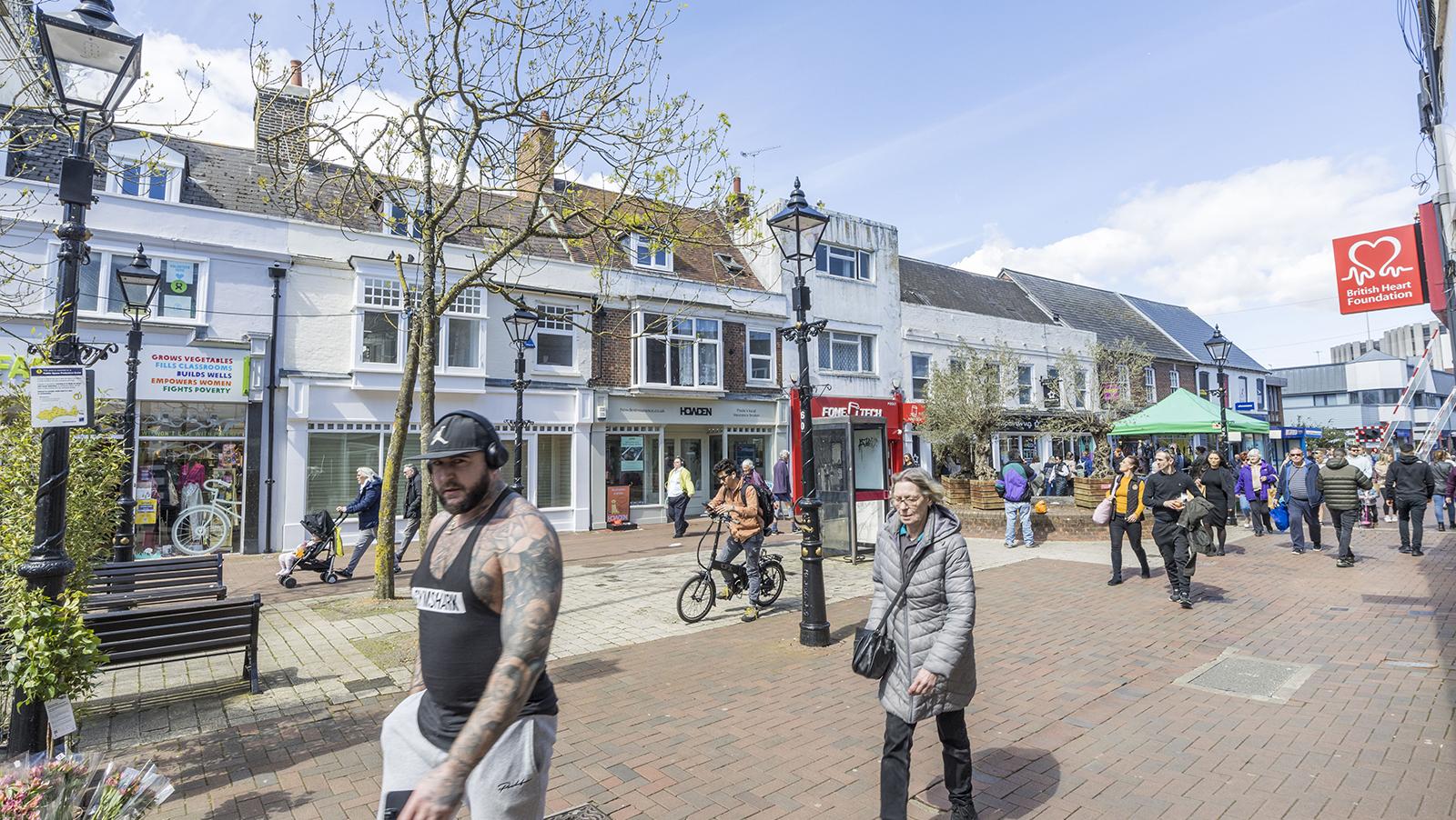 Property Auctions 09/May/2024 | 140 High Street, Poole, Dorset, BH15 ...